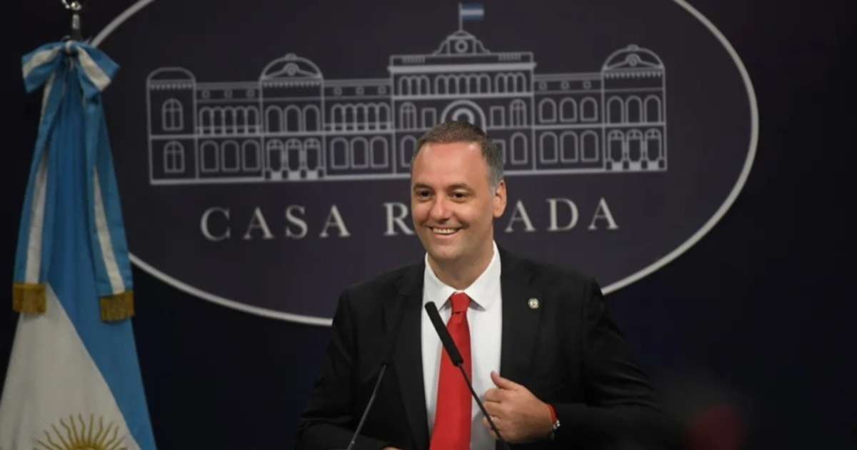 Nuevo capítulo en la saga Adorni: el padre hipotecó un departamento con ...