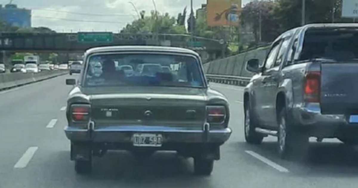 Un Falcon verde salió a circular por la General Paz el 24 de marzo y el ...