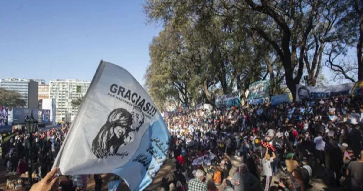 Banderas, tensión y presencia policial: así se vive el banderazo por ...