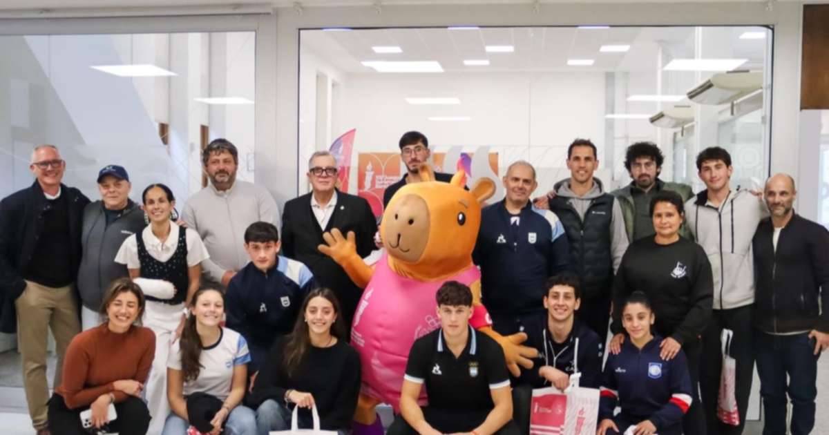 Santa Fe entregó becas a deportistas que representarán al país en los ...
