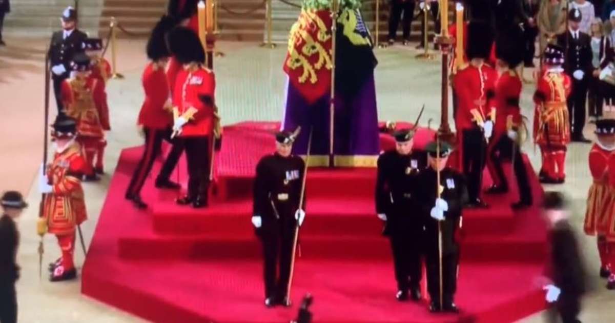 Se desmayó un guardia real en pleno funeral de la Reina Isabel II
