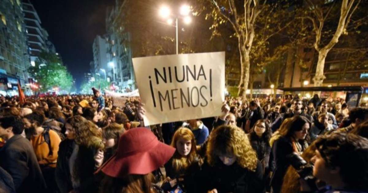 “Basta de matarnos”: multitudinarias manifestaciones tras el triple femicidio en Florencio Varela