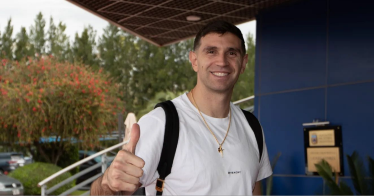 El gesto del Dibu Martínez con los hinchas en Ezeiza